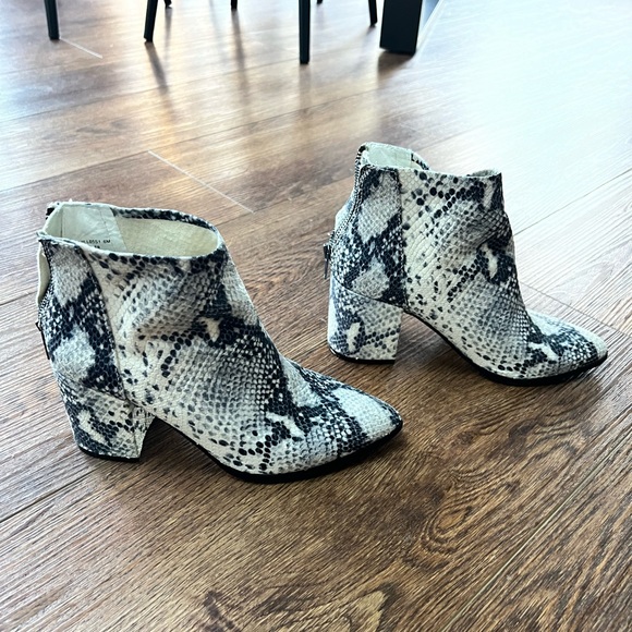 Steve Madden | Shoes | Steve Madden Snakeskin Ankle Booties Size 6 ...